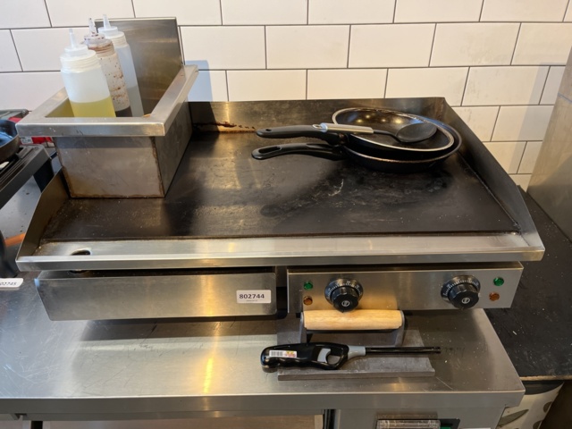 Frying table Electric Griddle 73x47 - PS Auction - We value the future ...