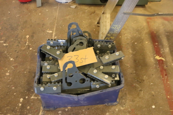 Fall brackets/Lace cover for metal roofs 33 pcs - PS Auction - We value ...