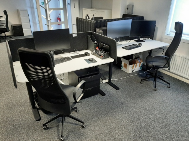 Office workstations x3 with adjustable desks, monitors etc - PS Auction ...