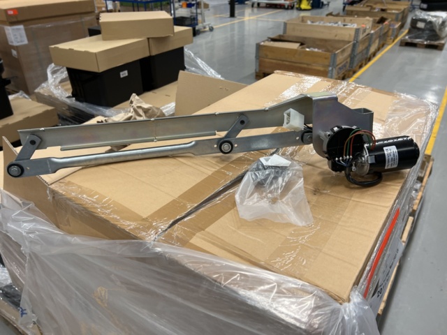 3 pallets with windscreen wipers, motors and brackets - PS Auction - We ...