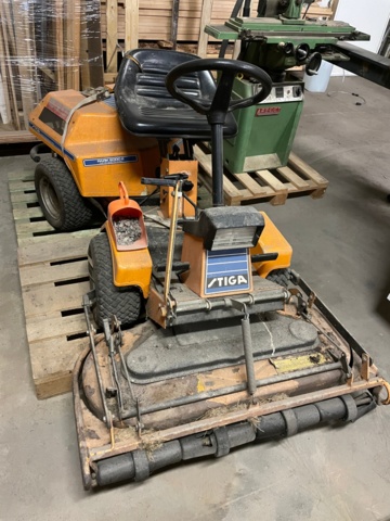 Riding mower Stiga Park 2000 E - PS Auction - We value the future ...