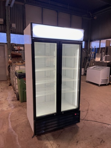 Large and spacious display fridge with 2 standard doors - PS Auction ...