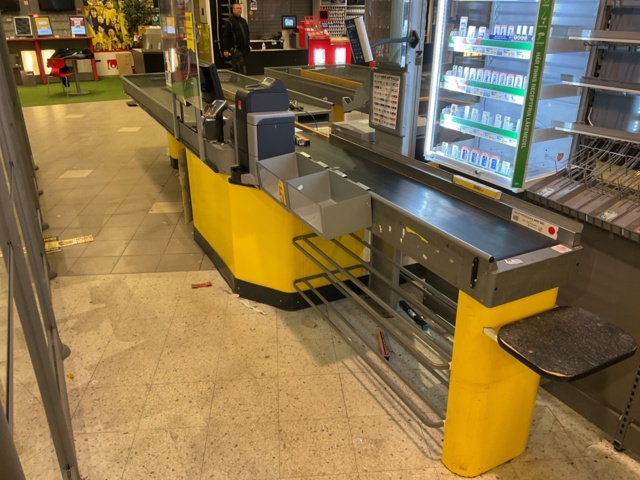 Cash desk with conveyor belt - PS Auction - We value the future ...