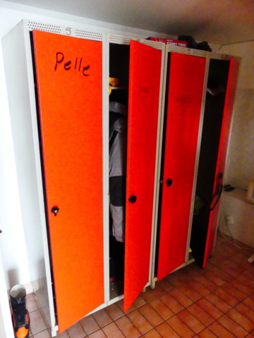 Wardrobe, fridge and microwave - PS Auction - We value the future ...