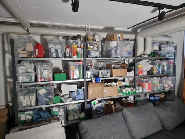 3 hyllor inkl allt kolla bilder - Auktioner online - Nätauktioner ...