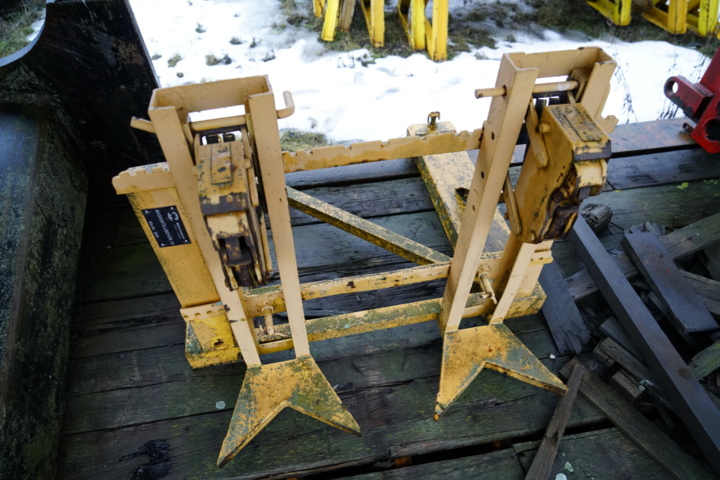 Barrel lift with fork tunnels - PS Auction - We value the future ...