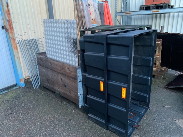 Metal material and transport bin - PS Auction - We value the future ...