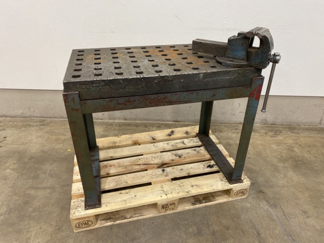 Forging table with vise - PS Auction - We value the future - Largest in net auctions