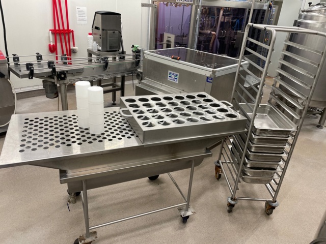 Drainage basin with canteen trolley - PS Auction - We value the future ...