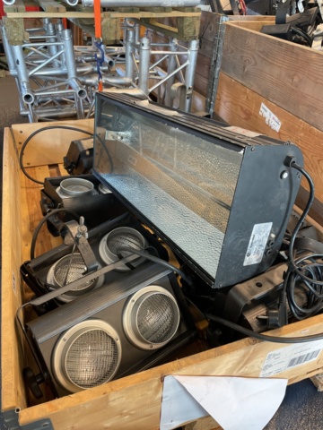 Stage blinders - PS Auction - We value the future - Largest in net auctions