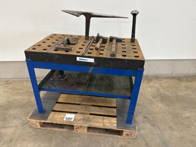 Forge table with tools - PS Auction - We value the future - Largest in net auctions