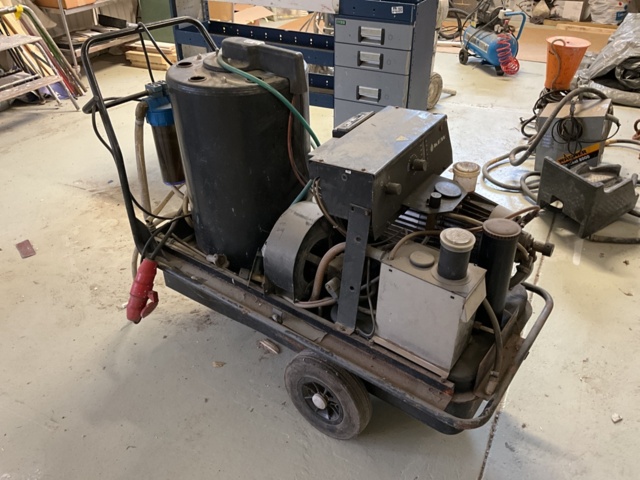 Hot water washing machine KEW - PS Auction - We value the future ...