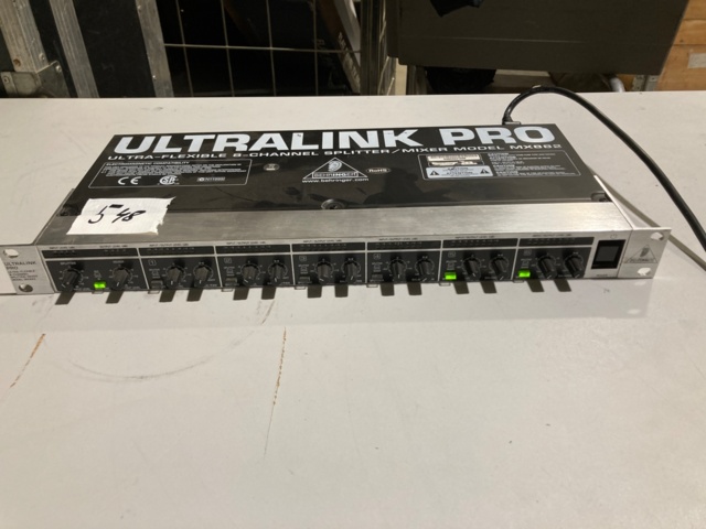 Behringer MX882 Ultralink Pro 8-Channel Splitter/Mixer - Ei pohjahintaa ...