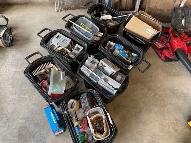 8 shopping carts with nails, screws and more - PS Auction - We value ...