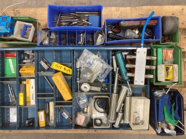 Various workshop accessories - PS Auction - We value the future ...