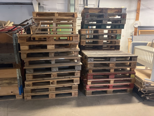 Pallets, approx. 45 pieces and 24 pallet collars - PS Auction - We ...