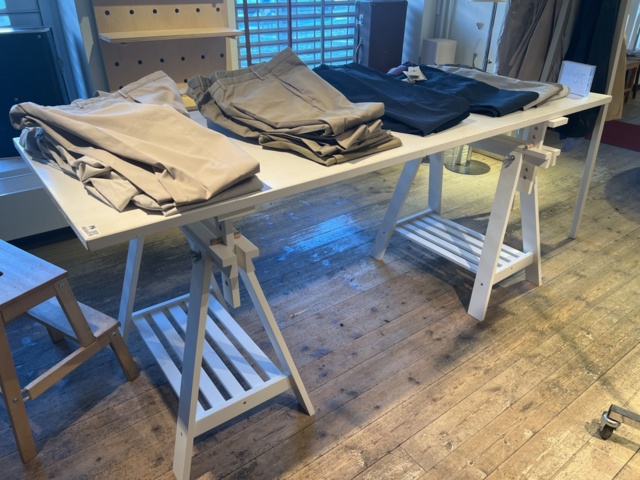 Display table, 2 pieces - PS Auction - We value the future - Largest in ...