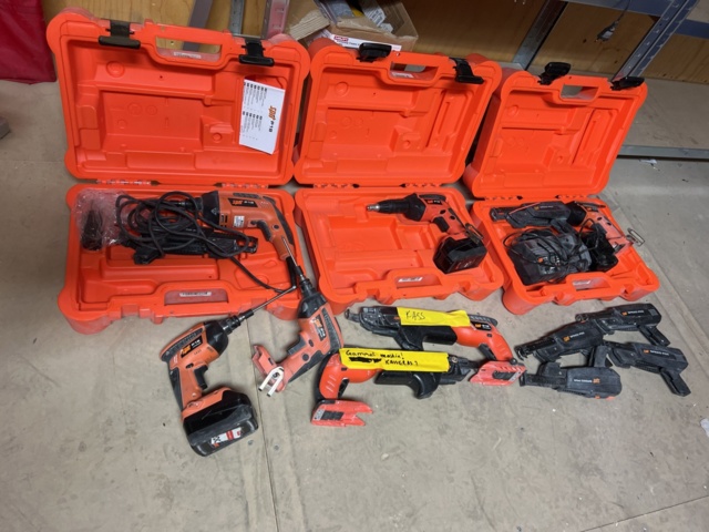 Spit tool with large amount of batteries and chargers - PS Auction - We ...