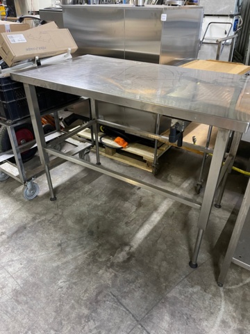 Raised and lowered workbench in stainless steel - PS Auction - We value ...