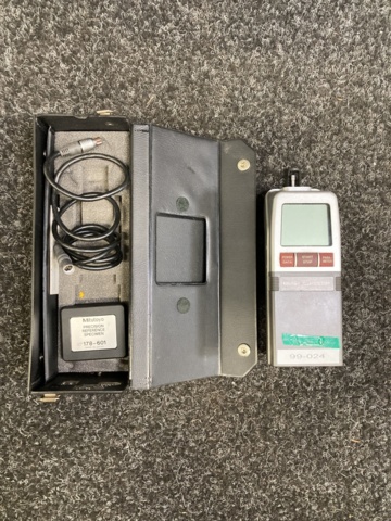 Surface roughness meter Mitutoyo SJ-201P - PS Auction - We value the ...