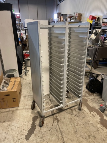 Covered tray trolley for 20 lunch trays - PS Auction - We value the ...