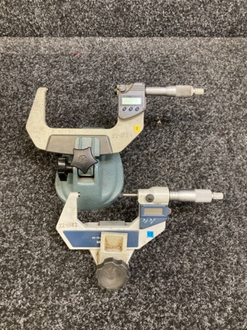 Digital external micrometers with stand - PS Auction - We value the ...