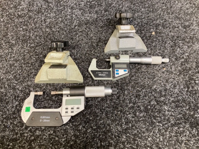 Digital micrometers with stand - PS Auction - We value the future ...