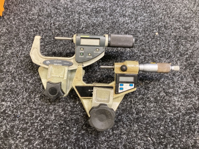 Digital micrometers with stand - PS Auction - We value the future ...
