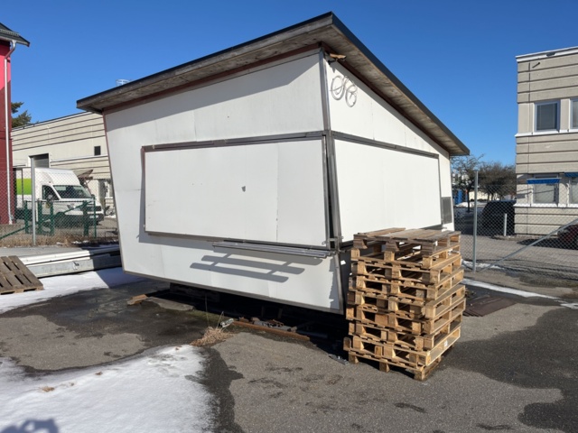 Outdoor service building of approx. 4x6 meters - PS Auction - We value ...