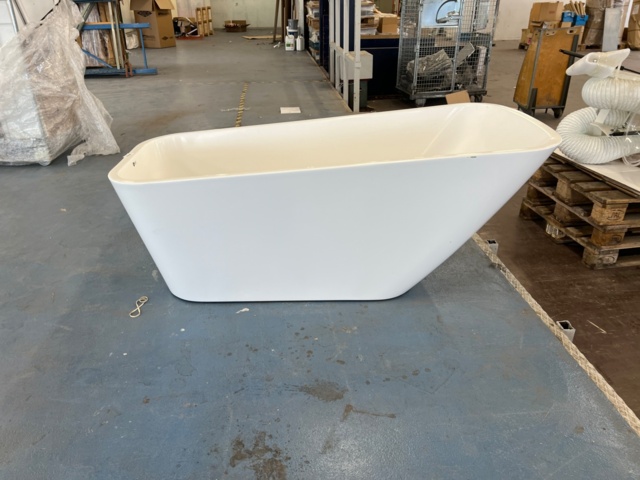 Badkar - glasfiber/plast - Auktioner online - Nätauktioner ...