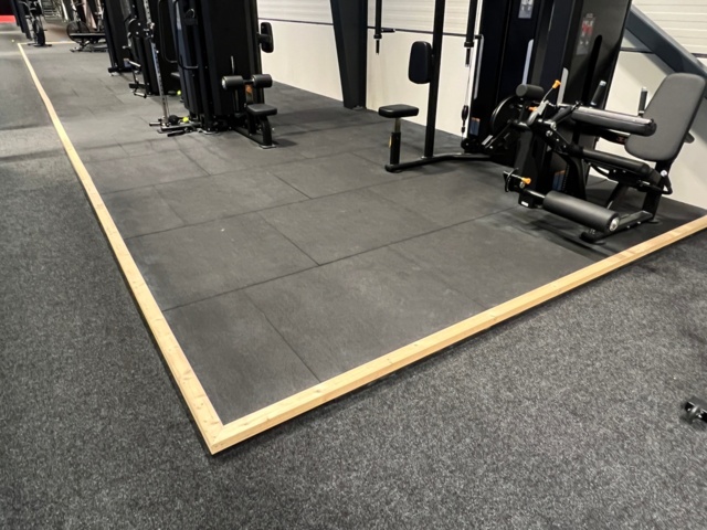 Gummigolv från gym 30mm ca45m² - Auktioner online - Nätauktioner ...