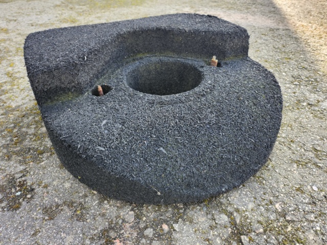 10 black weights for reflective posts and road signs - PS Auction - We ...