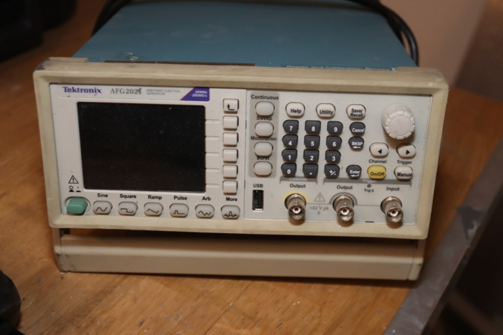 Function generator Tektronix AFG2021 - PS Auction - We value the future ...