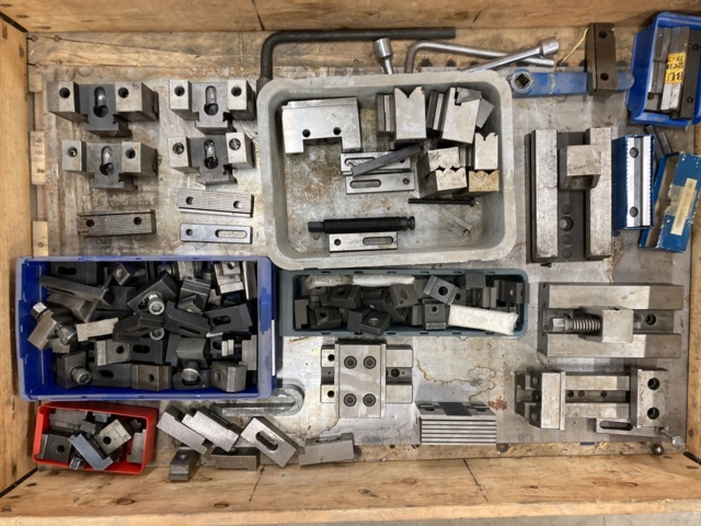 Split machine vise incl accessories - PS Auction - We value the future ...