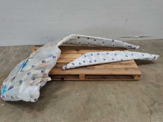 Side window Crescent 650 DC - PS Auction - We value the future ...