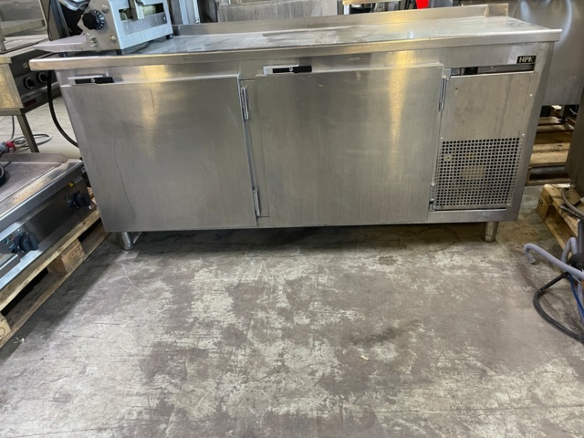 Cooling bench with 2 cabinets, approx. 205x70x90 cm. Tested works - PS ...