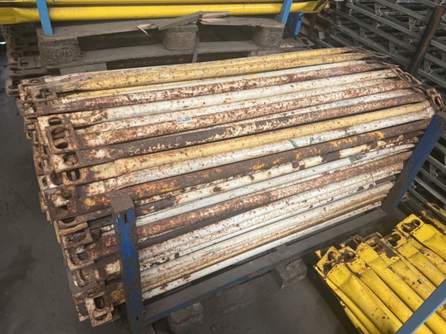 Diagonal bars, approx. 200 pieces measuring approx. 167 cm - PS Auction ...