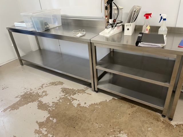 Stainless workbenches, 2 pieces - PS Auction - We value the future ...