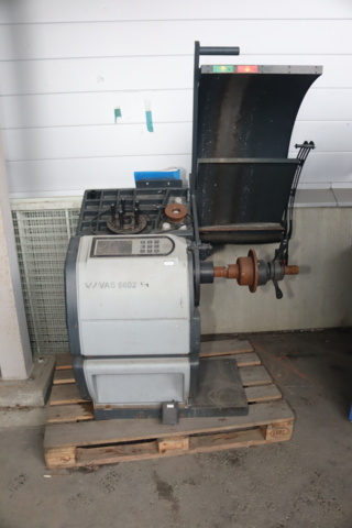 Tire balancing machine VAS 6602 - PS Auction - We value the future ...