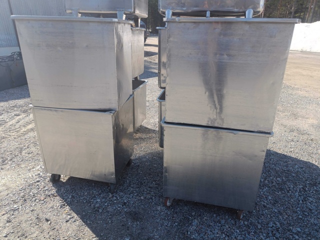 4 stainless steel trolleys with spring-loaded bottom - PS Auction - We ...