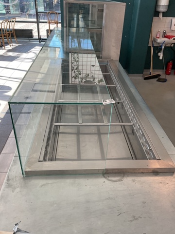 Built-in cooling well with glass front - PS Auction - We value the ...