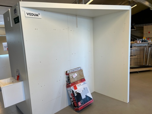 Screen walls from shop premises - PS Auction - We value the future ...