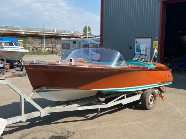 Sweet Sixteen med Inombordsmotor med båtvagn - 1962 "Endast 5 ex ...