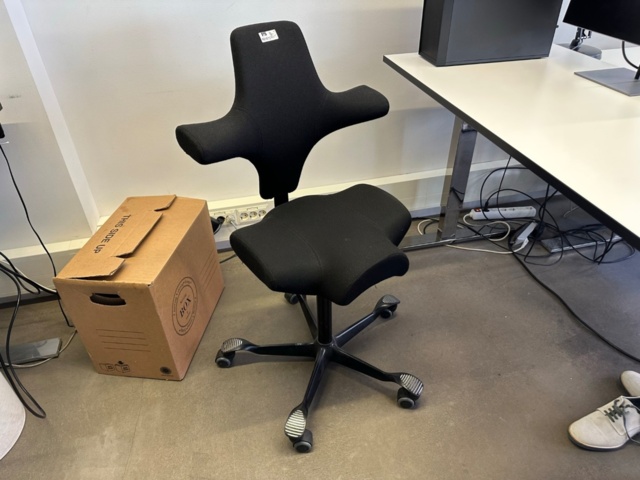Office chair Capisco HÅG, with extra high gas column - PS Auction - We ...