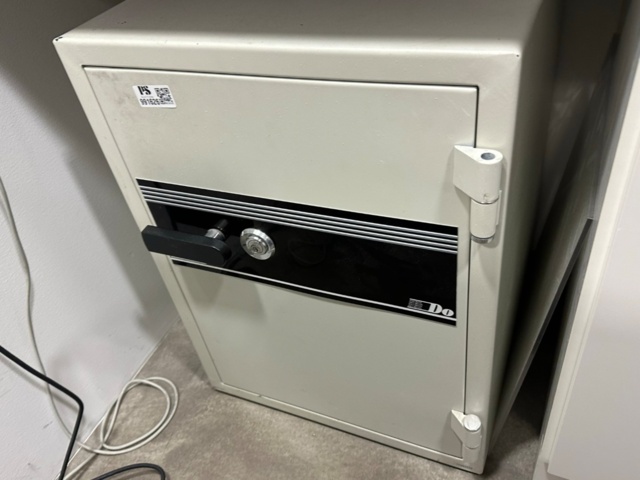 Safe Hadak with key - PS Auction - We value the future - Largest in net ...