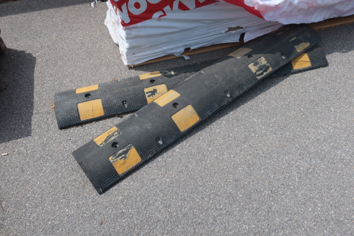 2 speed bumps - PS Auction - We value the future - Largest in net auctions