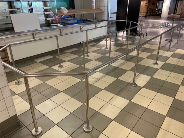Stainless steel railings from queue systems - PS Auction - We value the ...