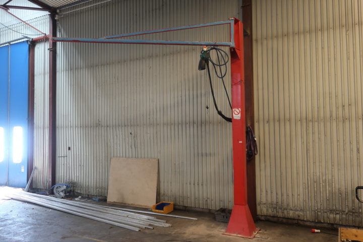 Slewing column crane with hoist, 125kg - PS Auction - We value the ...