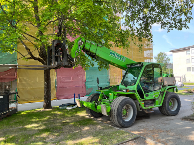 Telescopic loader, Merlo P40.17 with several implements - PS Auction ...