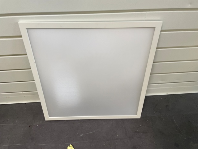 7 flat light fixtures - PS Auction - We value the future - Largest in ...